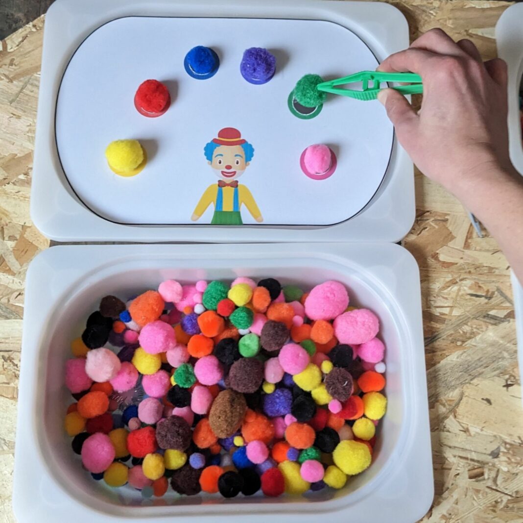 Activité bac sensoriel Trofast : insert sur le cirque - ManzaBull'