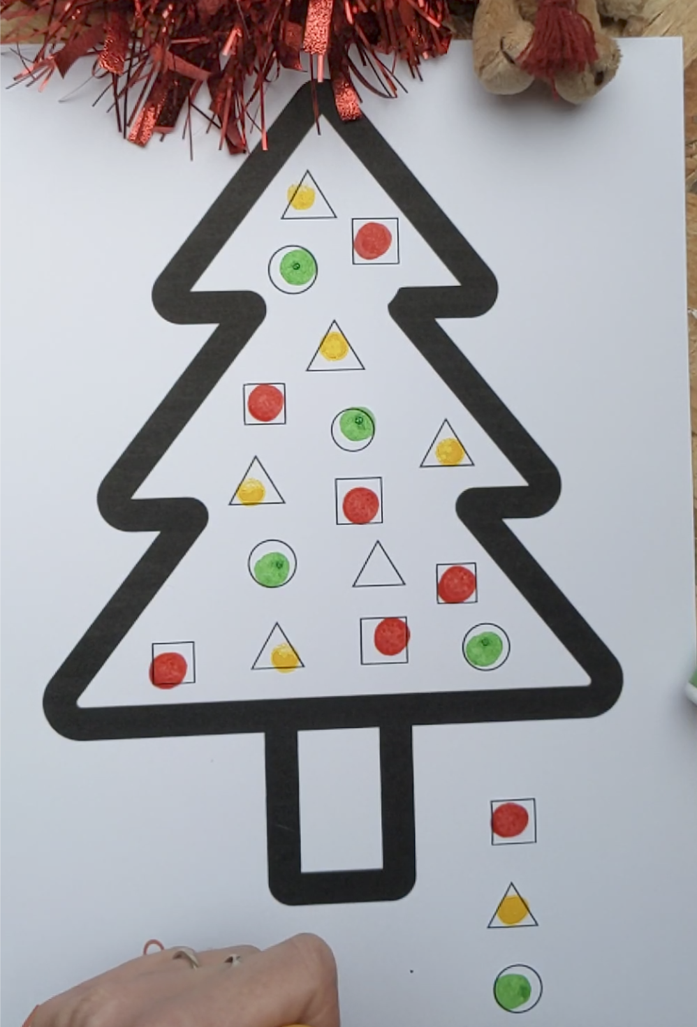 Fiche de motricité fine spéciale Noël pour gommettes ou marqueur à ...