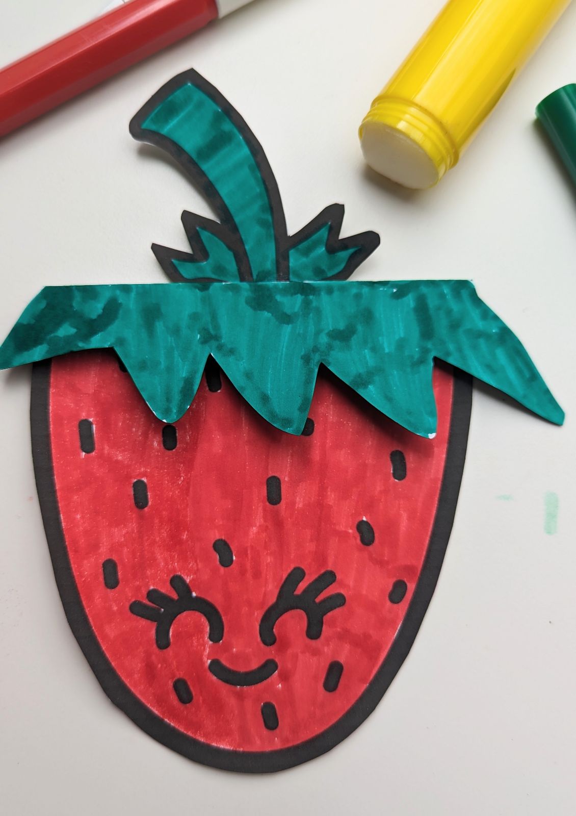 Activité manuelle sur le thème de la fraise - ManzaBull'